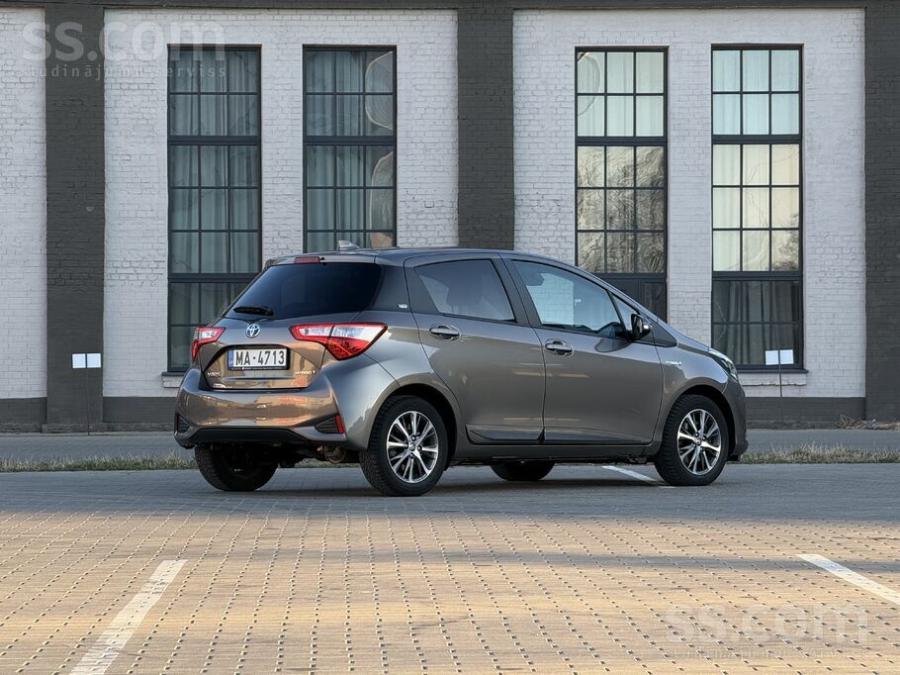 Pelēks Toyota Yaris 2019 Rīga, ar dzinēja tilpumu 1.50 L un nobraukumu 65 tūkst. km par 12900 €, foto 6 vietnē AUTOMOTO.COM.LV