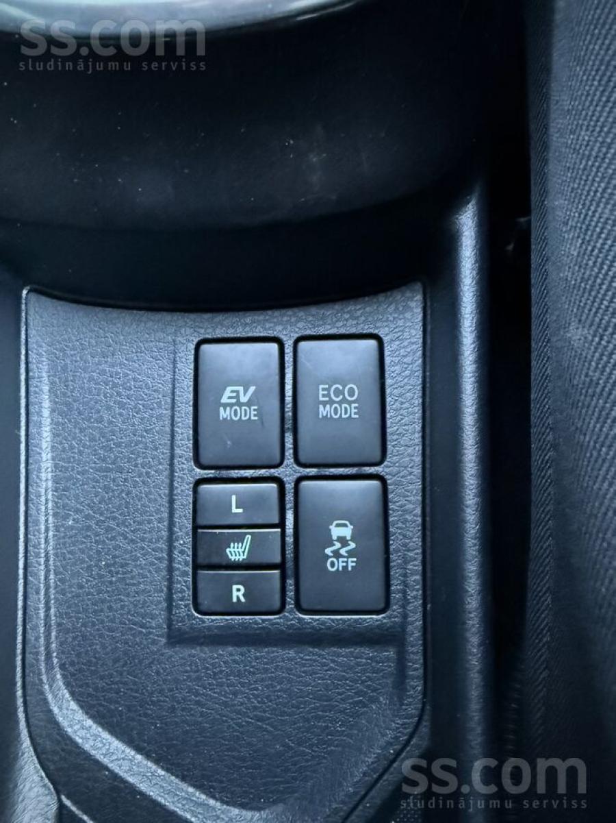 Pelēks Toyota Yaris 2019 Rīga, ar dzinēja tilpumu 1.50 L un nobraukumu 65 tūkst. km par 12900 €, foto 21 vietnē AUTOMOTO.COM.LV