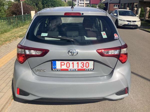 Pelēks Toyota Yaris 2019 Alīta, ar dzinēja tilpumu 1.50 L un nobraukumu 55 tūkst. km par 9100 €, foto 3 vietnē AUTOMOTO.COM.LV