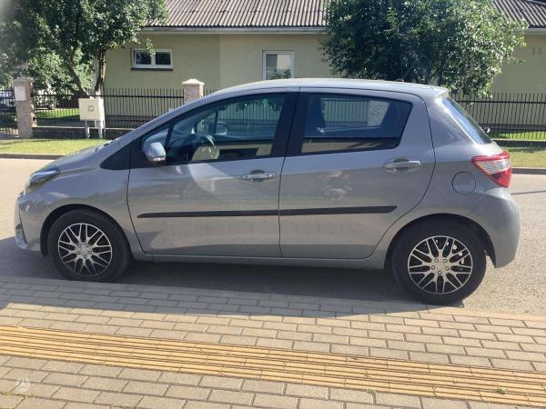Pelēks Toyota Yaris 2019 Alīta, ar dzinēja tilpumu 1.50 L un nobraukumu 55 tūkst. km par 9100 €, foto 6 vietnē AUTOMOTO.COM.LV