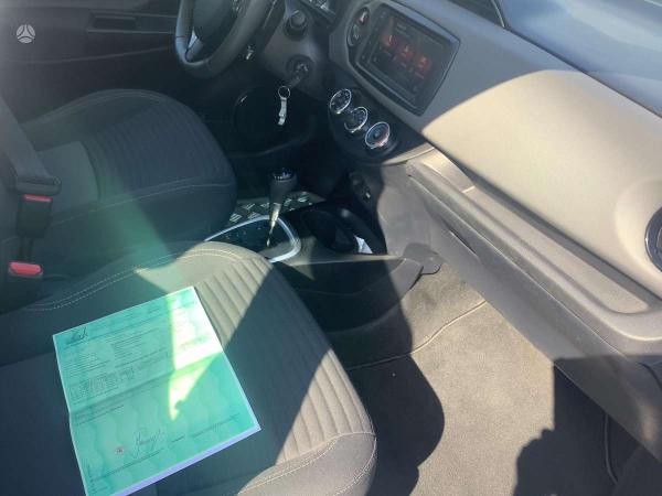 Pelēks Toyota Yaris 2019 Alīta, ar dzinēja tilpumu 1.50 L un nobraukumu 55 tūkst. km par 9100 €, foto 7 vietnē AUTOMOTO.COM.LV