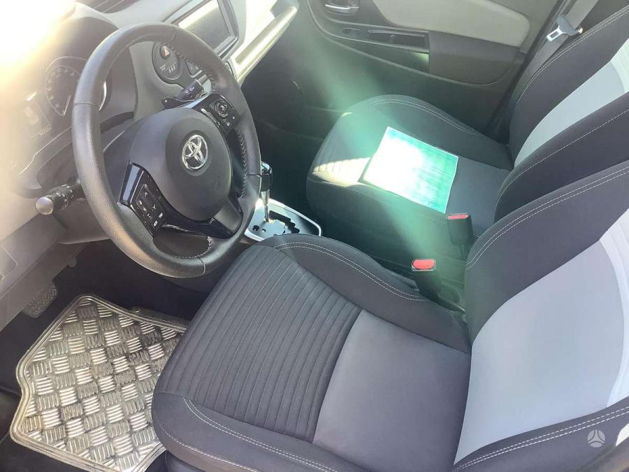 Grey Toyota Yaris 2019 in Alytus, with an engine capacity of 1.50 L and mileage of 55 thousand km for 9100 €, photo 9 on AUTOMOTO.COM.LV