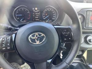Grey Toyota Yaris 2019 in Alytus, with an engine capacity of 1.50 L and mileage of 55 thousand km for 9100 €, photo 10 on AUTOMOTO.COM.LV