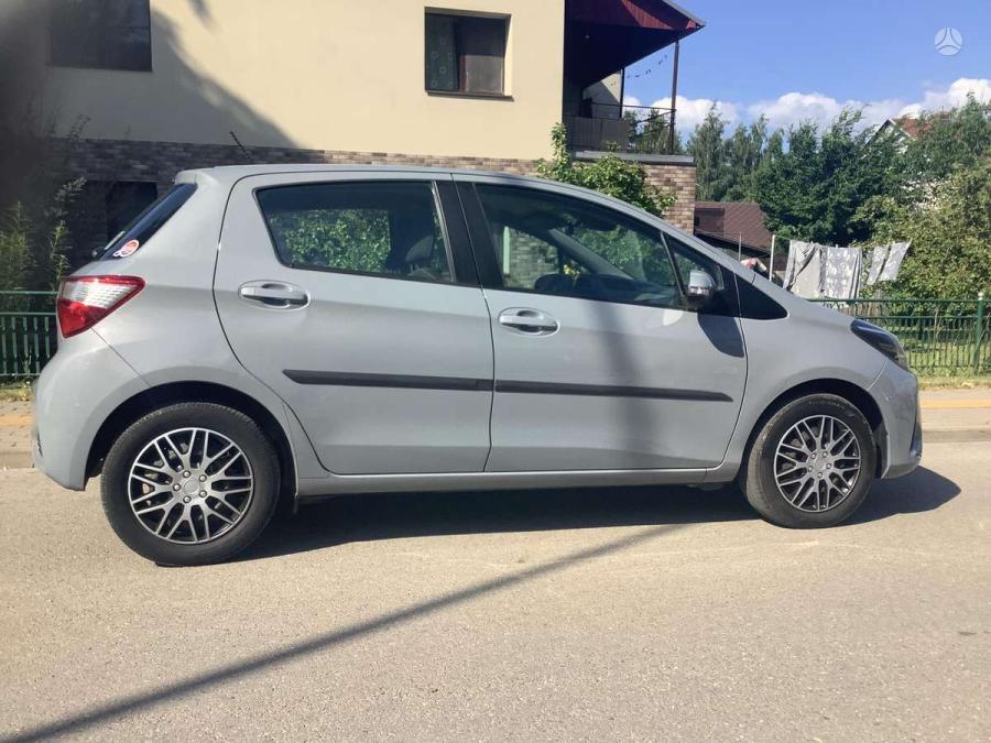 Grey Toyota Yaris 2019 in Alytus, with an engine capacity of 1.50 L and mileage of 55 thousand km for 9100 €, photo 12 on AUTOMOTO.COM.LV