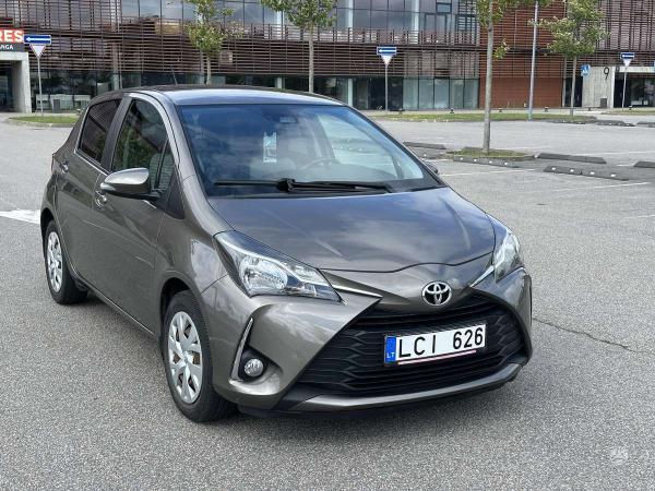 Grey Toyota Yaris 2019 in Vilnius, with an engine capacity of 1.50 L and mileage of 89 thousand km for 11000 €, photo 1 on AUTOMOTO.COM.LV