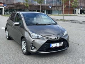 Pelēks Toyota Yaris 2019 Viļņa, ar dzinēja tilpumu 1.50 L un nobraukumu 89 tūkst. km par 11000 €, foto  vietnē AUTOMOTO.COM.LV