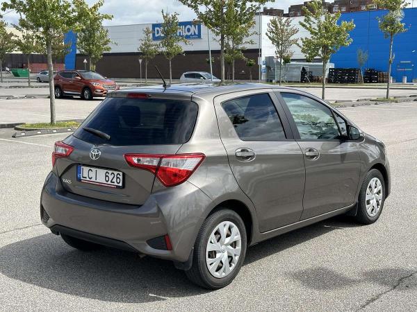 Grey Toyota Yaris 2019 in Vilnius, with an engine capacity of 1.50 L and mileage of 89 thousand km for 11000 €, photo 4 on AUTOMOTO.COM.LV