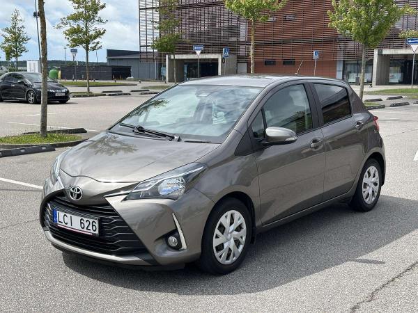 Grey Toyota Yaris 2019 in Vilnius, with an engine capacity of 1.50 L and mileage of 89 thousand km for 11000 €, photo 8 on AUTOMOTO.COM.LV