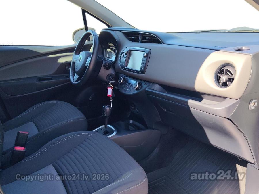 Pelēks Toyota Yaris 2019 Tallina, ar dzinēja tilpumu 1.50 L un nobraukumu 105 tūkst. km par 12995 €, foto 7 vietnē AUTOMOTO.COM.LV