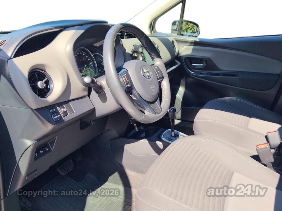 Pelēks Toyota Yaris 2019 Tallina, ar dzinēja tilpumu 1.50 L un nobraukumu 105 tūkst. km par 12995 €, foto 12 vietnē AUTOMOTO.COM.LV