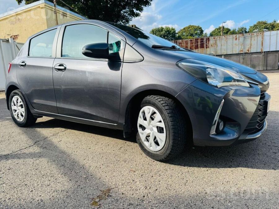 Grey Toyota Yaris 2019 in Riga, with an engine capacity of 1.50 L and mileage of 0 thousand km for 11350 €, photo 4 on AUTOMOTO.COM.LV