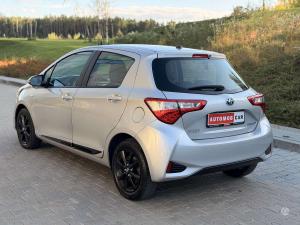 Pelēks Toyota Yaris 2019 Viļņa, ar dzinēja tilpumu 1.50 L un nobraukumu 109 tūkst. km par 12650 €, foto 11 vietnē AUTOMOTO.COM.LV