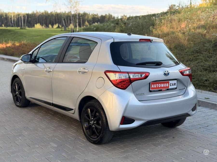 Pelēks Toyota Yaris 2019 Viļņa, ar dzinēja tilpumu 1.50 L un nobraukumu 109 tūkst. km par 12650 €, foto 11 vietnē AUTOMOTO.COM.LV
