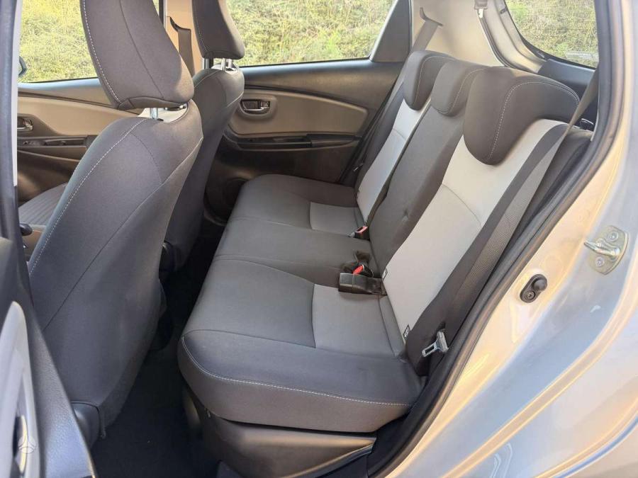 Pelēks Toyota Yaris 2019 Viļņa, ar dzinēja tilpumu 1.50 L un nobraukumu 109 tūkst. km par 12650 €, foto 23 vietnē AUTOMOTO.COM.LV