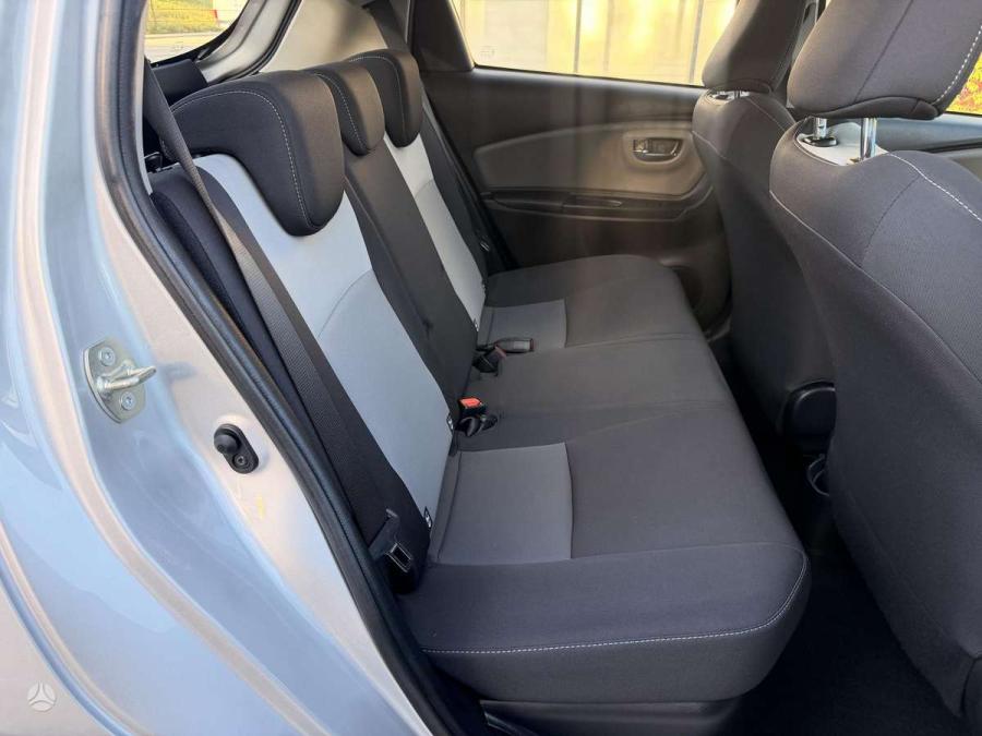 Pelēks Toyota Yaris 2019 Viļņa, ar dzinēja tilpumu 1.50 L un nobraukumu 109 tūkst. km par 12650 €, foto 24 vietnē AUTOMOTO.COM.LV