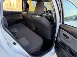 Pelēks Toyota Yaris 2019 Viļņa, ar dzinēja tilpumu 1.50 L un nobraukumu 109 tūkst. km par 12650 €, foto 25 vietnē AUTOMOTO.COM.LV
