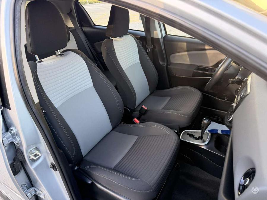 Pelēks Toyota Yaris 2019 Viļņa, ar dzinēja tilpumu 1.50 L un nobraukumu 109 tūkst. km par 12650 €, foto 28 vietnē AUTOMOTO.COM.LV