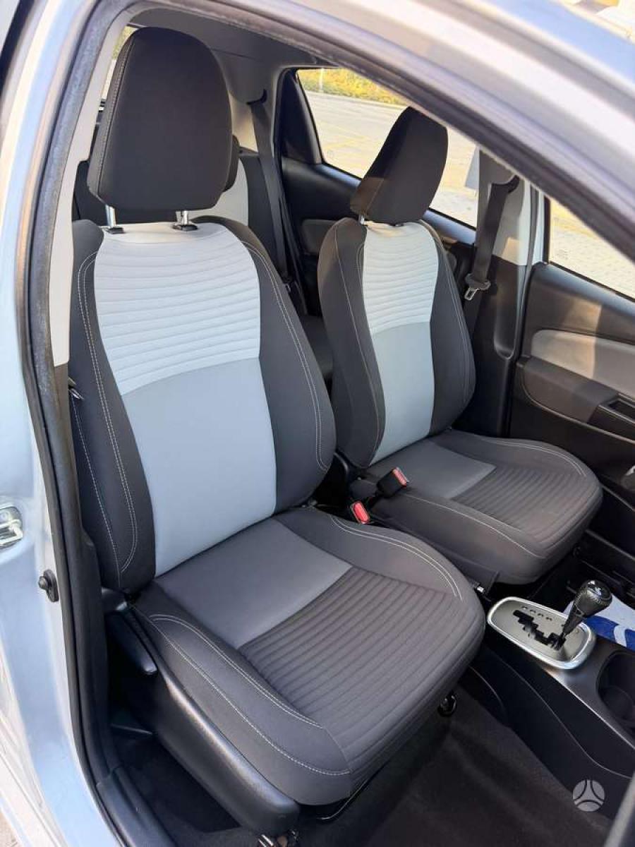 Pelēks Toyota Yaris 2019 Viļņa, ar dzinēja tilpumu 1.50 L un nobraukumu 109 tūkst. km par 12650 €, foto 29 vietnē AUTOMOTO.COM.LV