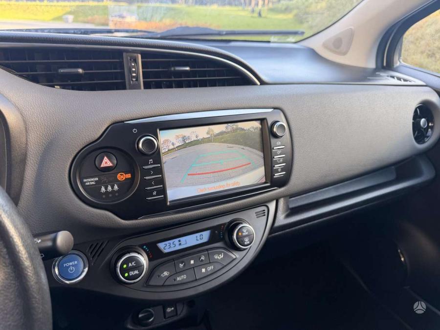 Pelēks Toyota Yaris 2019 Viļņa, ar dzinēja tilpumu 1.50 L un nobraukumu 109 tūkst. km par 12650 €, foto 30 vietnē AUTOMOTO.COM.LV