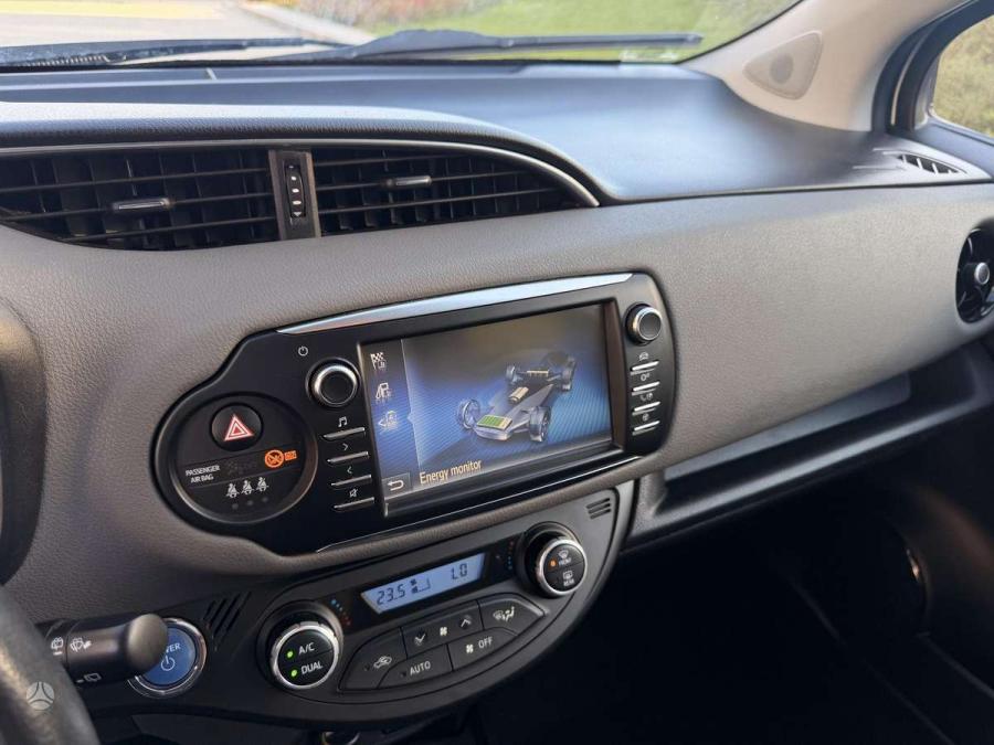Pelēks Toyota Yaris 2019 Viļņa, ar dzinēja tilpumu 1.50 L un nobraukumu 109 tūkst. km par 12650 €, foto 33 vietnē AUTOMOTO.COM.LV
