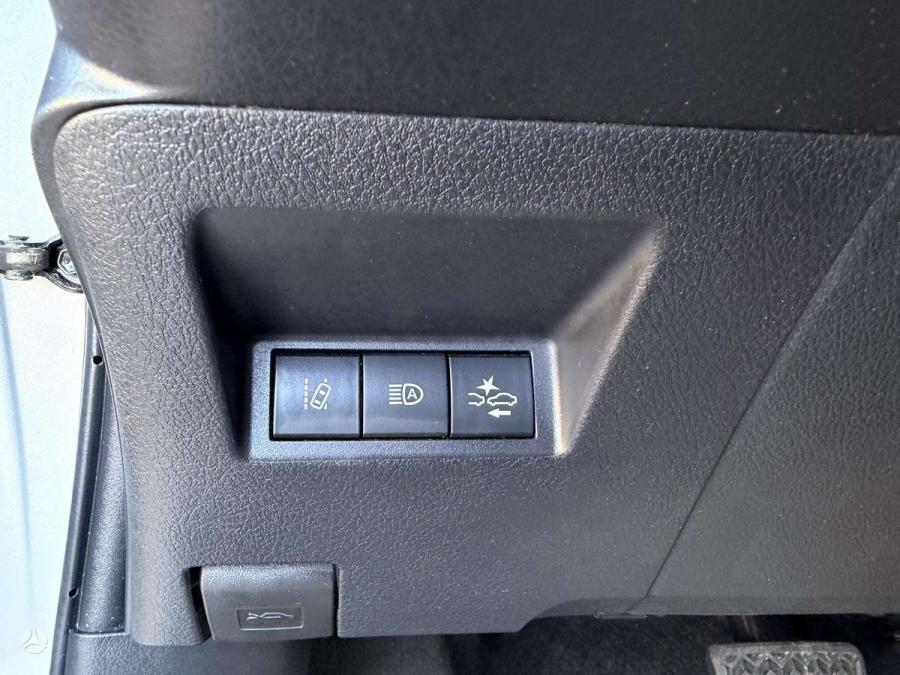 Pelēks Toyota Yaris 2019 Viļņa, ar dzinēja tilpumu 1.50 L un nobraukumu 109 tūkst. km par 12650 €, foto 34 vietnē AUTOMOTO.COM.LV