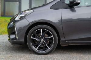 Pelēks Toyota Yaris 2019 Viļņa, ar dzinēja tilpumu 1.50 L un nobraukumu 171 tūkst. km par 9900 €, foto 10 vietnē AUTOMOTO.COM.LV