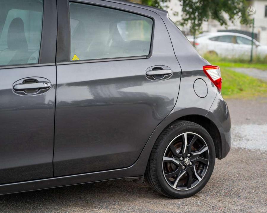 Pelēks Toyota Yaris 2019 Viļņa, ar dzinēja tilpumu 1.50 L un nobraukumu 171 tūkst. km par 9900 €, foto 11 vietnē AUTOMOTO.COM.LV