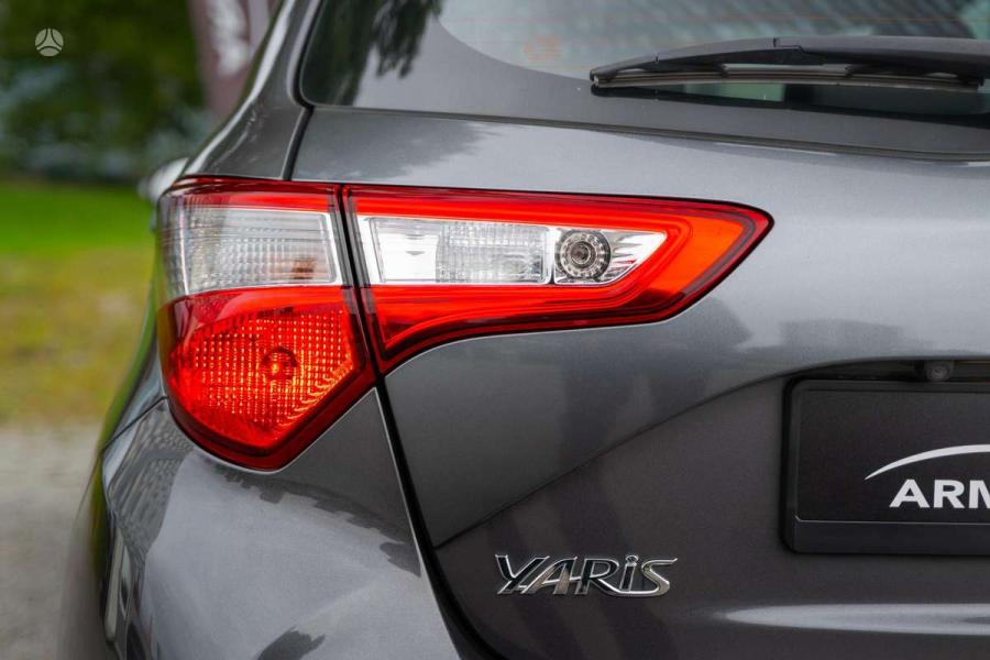 Pelēks Toyota Yaris 2019 Viļņa, ar dzinēja tilpumu 1.50 L un nobraukumu 171 tūkst. km par 9900 €, foto 14 vietnē AUTOMOTO.COM.LV