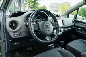 Pelēks Toyota Yaris 2019 Viļņa, ar dzinēja tilpumu 1.50 L un nobraukumu 171 tūkst. km par 9900 €, foto 16 vietnē AUTOMOTO.COM.LV