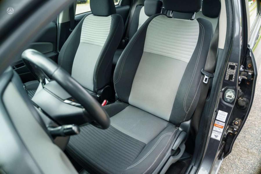 Pelēks Toyota Yaris 2019 Viļņa, ar dzinēja tilpumu 1.50 L un nobraukumu 171 tūkst. km par 9900 €, foto 17 vietnē AUTOMOTO.COM.LV