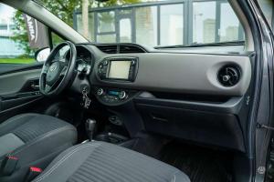 Pelēks Toyota Yaris 2019 Viļņa, ar dzinēja tilpumu 1.50 L un nobraukumu 171 tūkst. km par 9900 €, foto 18 vietnē AUTOMOTO.COM.LV