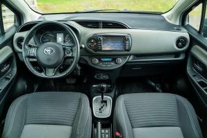 Pelēks Toyota Yaris 2019 Viļņa, ar dzinēja tilpumu 1.50 L un nobraukumu 171 tūkst. km par 9900 €, foto 21 vietnē AUTOMOTO.COM.LV