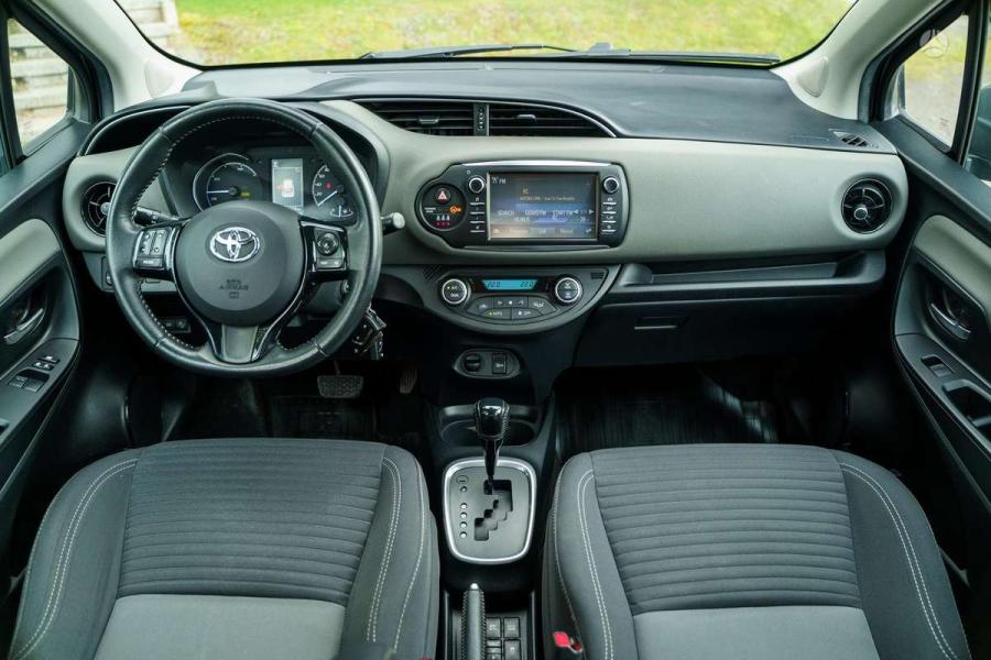 Pelēks Toyota Yaris 2019 Viļņa, ar dzinēja tilpumu 1.50 L un nobraukumu 171 tūkst. km par 9900 €, foto 21 vietnē AUTOMOTO.COM.LV