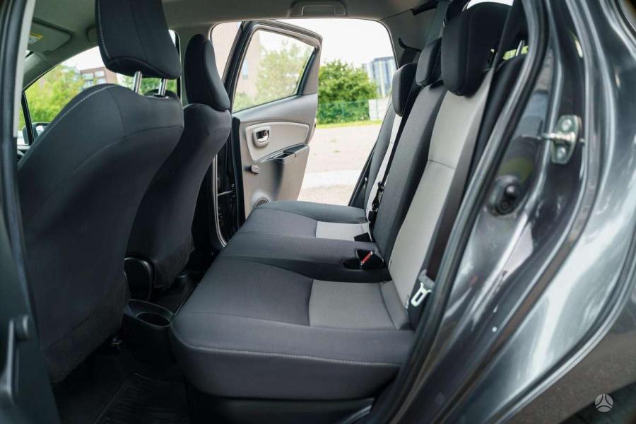 Pelēks Toyota Yaris 2019 Viļņa, ar dzinēja tilpumu 1.50 L un nobraukumu 171 tūkst. km par 9900 €, foto 22 vietnē AUTOMOTO.COM.LV