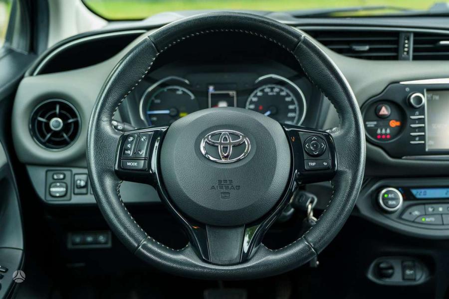 Pelēks Toyota Yaris 2019 Viļņa, ar dzinēja tilpumu 1.50 L un nobraukumu 171 tūkst. km par 9900 €, foto 23 vietnē AUTOMOTO.COM.LV