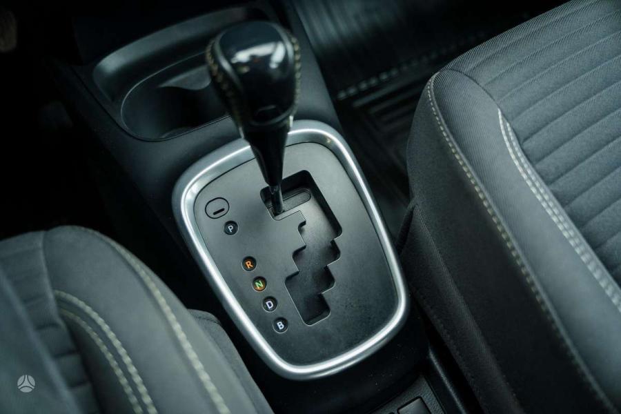 Pelēks Toyota Yaris 2019 Viļņa, ar dzinēja tilpumu 1.50 L un nobraukumu 171 tūkst. km par 9900 €, foto 25 vietnē AUTOMOTO.COM.LV