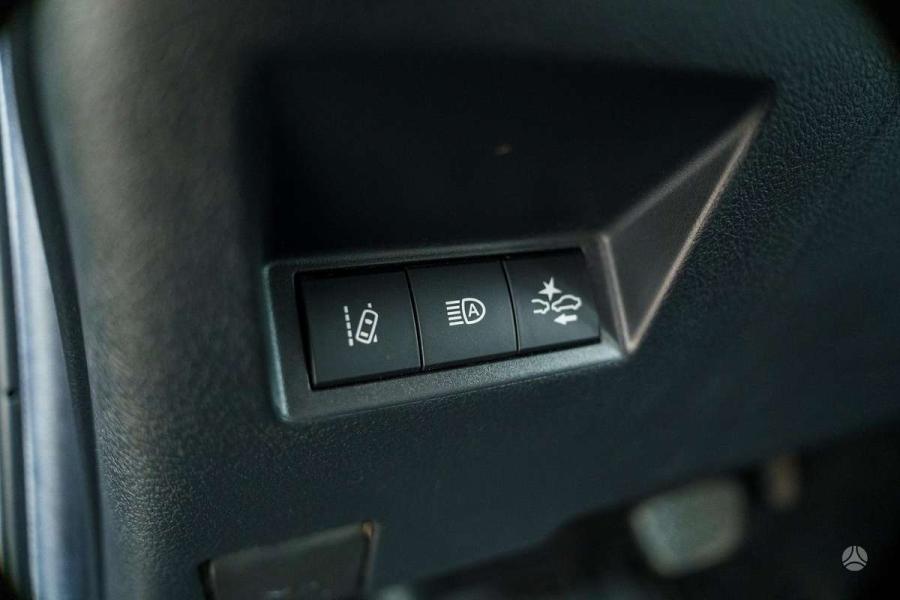 Pelēks Toyota Yaris 2019 Viļņa, ar dzinēja tilpumu 1.50 L un nobraukumu 171 tūkst. km par 9900 €, foto 30 vietnē AUTOMOTO.COM.LV