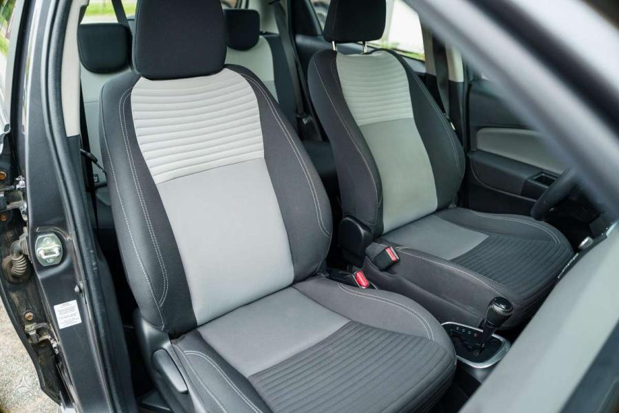 Grey Toyota Yaris 2019 in Vilnius, with an engine capacity of 1.50 L and mileage of 171 thousand km for 9900 €, photo 19 on AUTOMOTO.COM.LV
