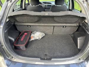 Pelēks Toyota Yaris 2019 Rīga, ar dzinēja tilpumu 1.50 L un nobraukumu 86 tūkst. km par 10500 €, foto 4 vietnē AUTOMOTO.COM.LV