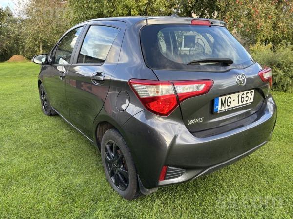 Pelēks Toyota Yaris 2019 Rīga, ar dzinēja tilpumu 1.50 L un nobraukumu 86 tūkst. km par 10500 €, foto 5 vietnē AUTOMOTO.COM.LV