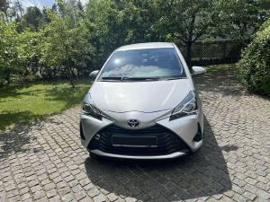 Grey Toyota Yaris 2020 in Utena, with an engine capacity of 1.00 L and mileage of 16 thousand km for 7750 €, photo 2 on AUTOMOTO.COM.LV