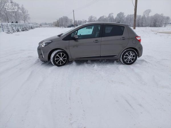Pelēks Toyota Yaris 2020 Kauņa, ar dzinēja tilpumu 1.00 L un nobraukumu 81 tūkst. km par 9300 €, foto 3 vietnē AUTOMOTO.COM.LV