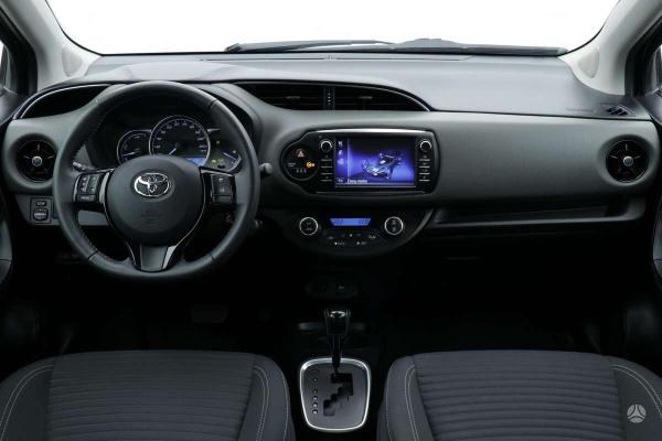 Grey Toyota Yaris 2020 in Vilnius, with an engine capacity of 1.50 L and mileage of 75 thousand km for 14900 €, photo 7 on AUTOMOTO.COM.LV