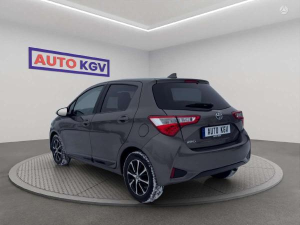 Grey Toyota Yaris 2020 in Kaunas, with an engine capacity of 1.00 L and mileage of 81 thousand km for 10399 €, photo 3 on AUTOMOTO.COM.LV