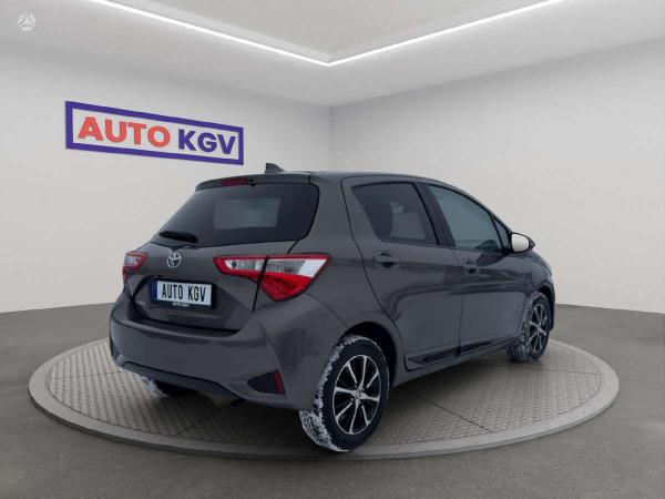 Grey Toyota Yaris 2020 in Kaunas, with an engine capacity of 1.00 L and mileage of 81 thousand km for 10399 €, photo 5 on AUTOMOTO.COM.LV