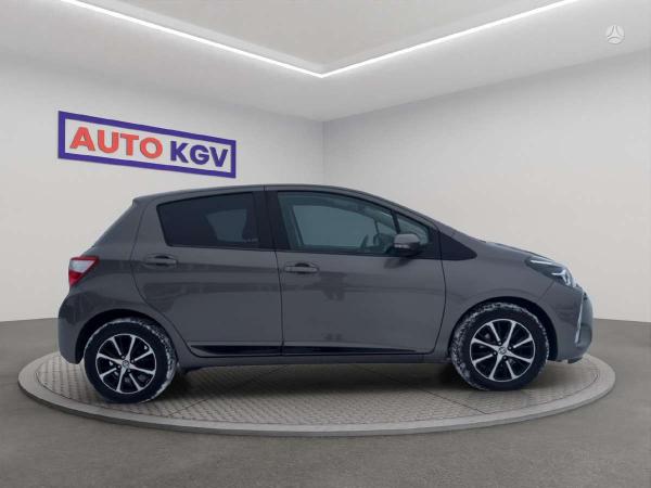 Grey Toyota Yaris 2020 in Kaunas, with an engine capacity of 1.00 L and mileage of 81 thousand km for 10399 €, photo 6 on AUTOMOTO.COM.LV