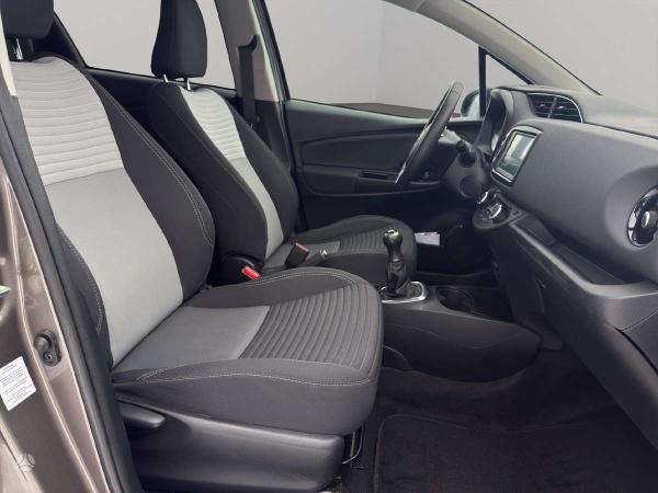 Grey Toyota Yaris 2020 in Kaunas, with an engine capacity of 1.00 L and mileage of 81 thousand km for 10399 €, photo 8 on AUTOMOTO.COM.LV