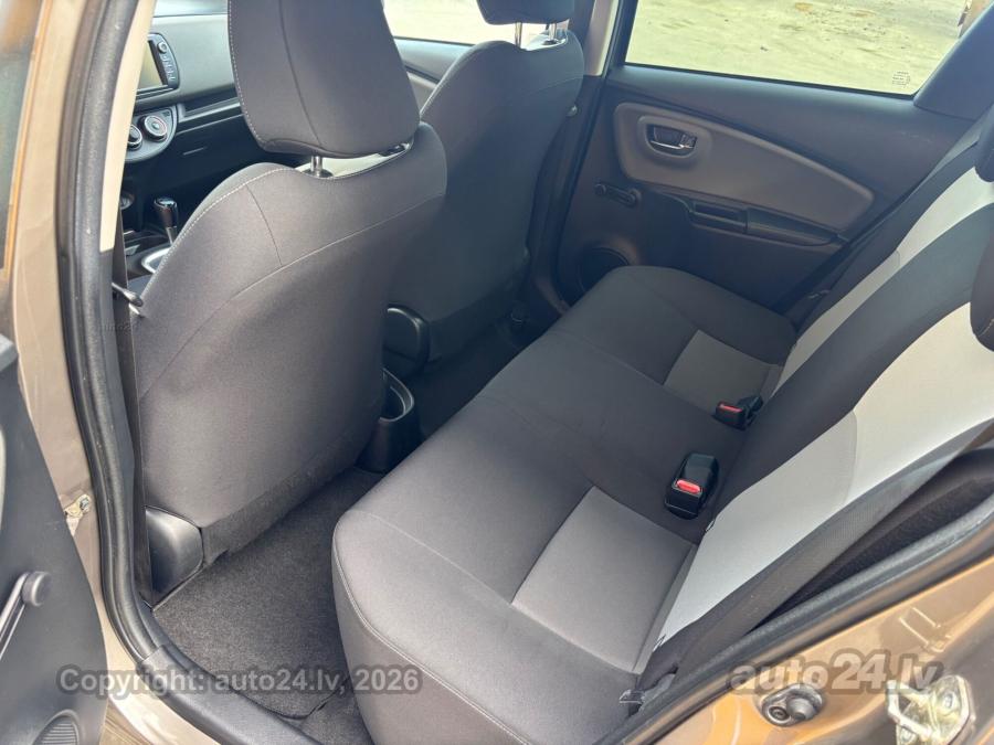 Grey Toyota Yaris 2020 in Tallinn, with an engine capacity of 1.50 L and mileage of 141 thousand km for 13640 €, photo 7 on AUTOMOTO.COM.LV