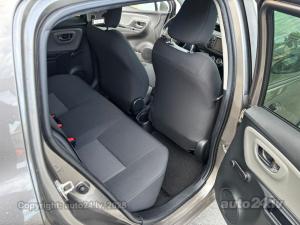 Grey Toyota Yaris 2020 in Tallinn, with an engine capacity of 1.50 L and mileage of 141 thousand km for 13640 €, photo 8 on AUTOMOTO.COM.LV