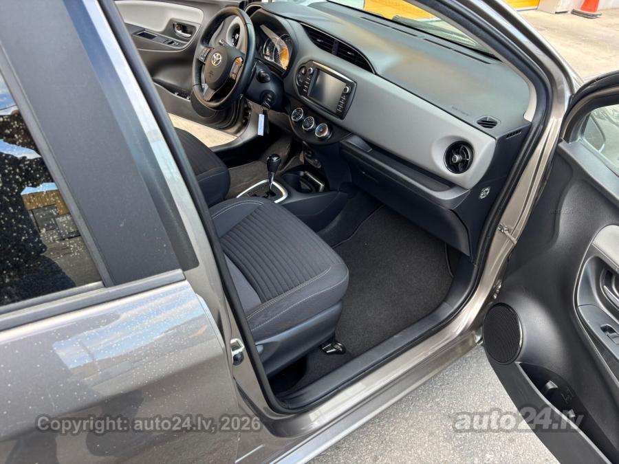Grey Toyota Yaris 2020 in Tallinn, with an engine capacity of 1.50 L and mileage of 141 thousand km for 13640 €, photo 9 on AUTOMOTO.COM.LV